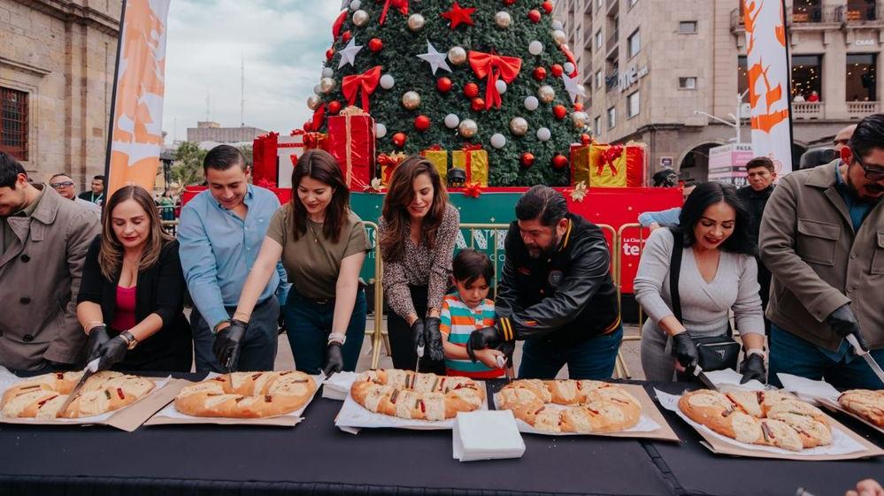 Comparte Vero Delgadillo tradicional Rosca de Reyes con miles de ...
