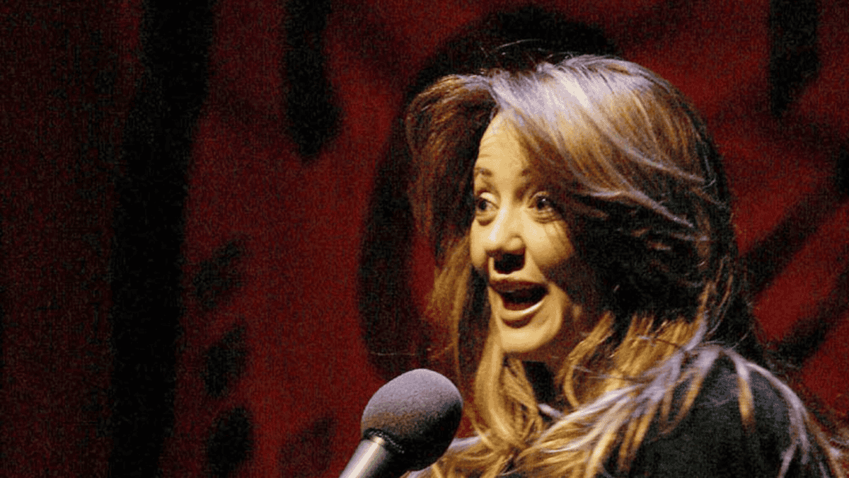 Andrea Legarreta coquetea con Cupido | Metrópoli Chismecito