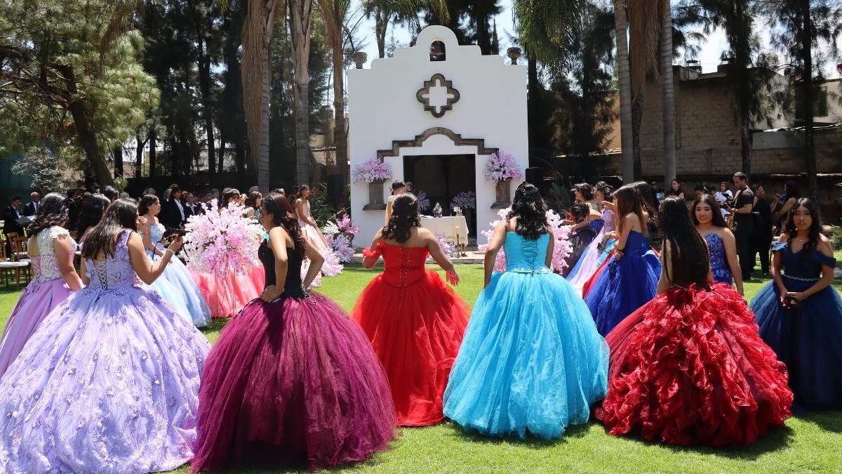Zapopan festeja los XV años de 36 jóvenes del DIF | Metrópoli Jalisco